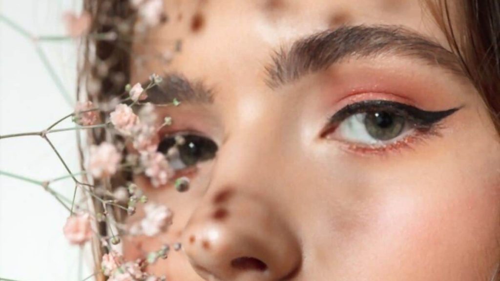 A Complete Guide to the Best Organic Eyeliner - ReenaSidhu