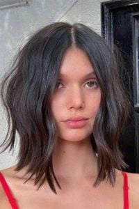 Reviving 90s Chic: 29 Mesmerizing Medium-Length 90s Lob Haircut Ideas ...