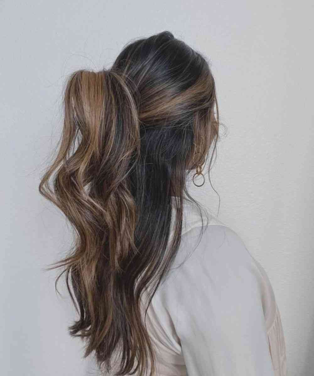 29 Chic and Easy Claw Clip Hairstyles for Women Over 50 - ReenaSidhu